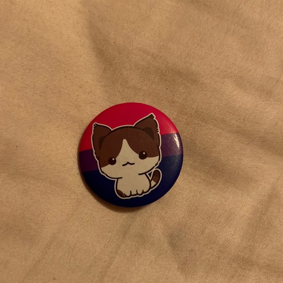 Hot Topic | Accessories | Bisexual Pride Pin | Poshmark